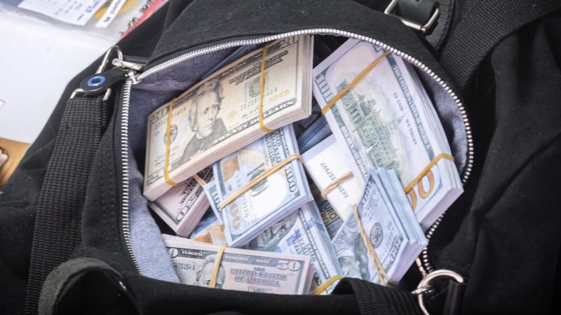 Brink’s truck drops $300K on Illinois street; driver claims 50–100 ...