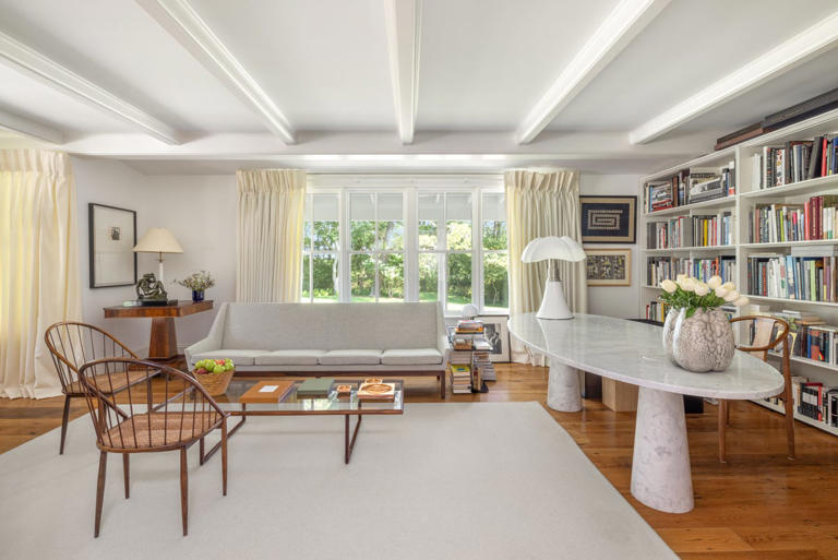 An Inside Look at the Obamas' Old Vineyard Retreat on the Market for $39M