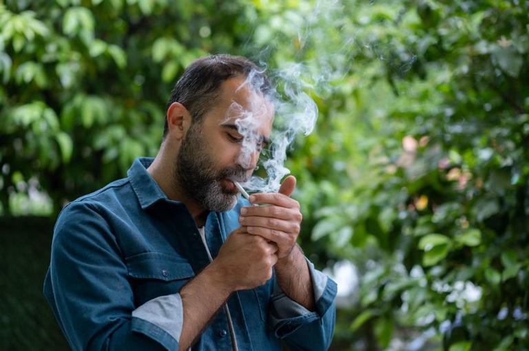 Mum plots revenge after neighbours' 'spiteful' response to stop smoking ...