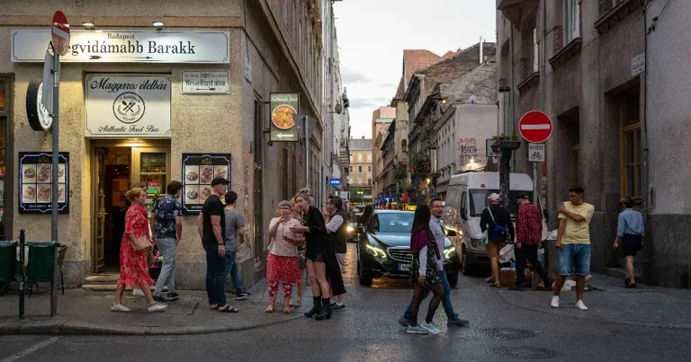 Autómentessé teszik a bulinegyed egy részét