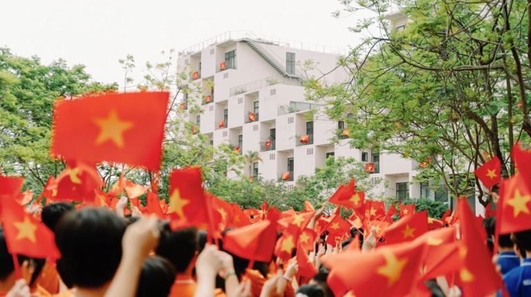 Tùng Dương kết hợp rapper Manbo ra MV