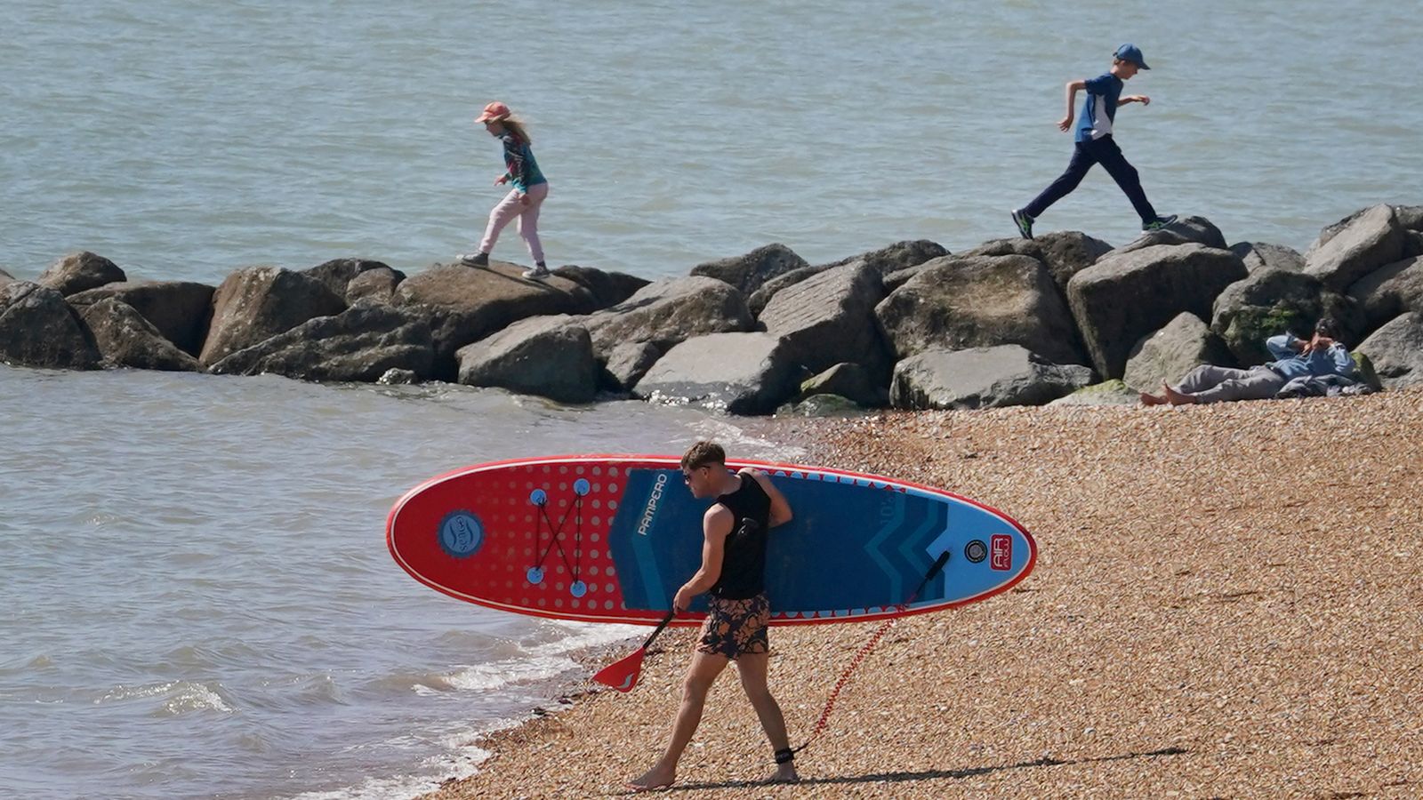 Hot spell to intensify as 29C forecast for parts of UK