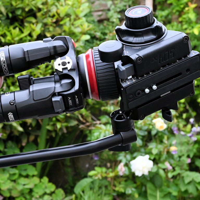 Neewer LL27 video tripod with fluid head review: a mostly sturdy, quick-action set of legs with ...