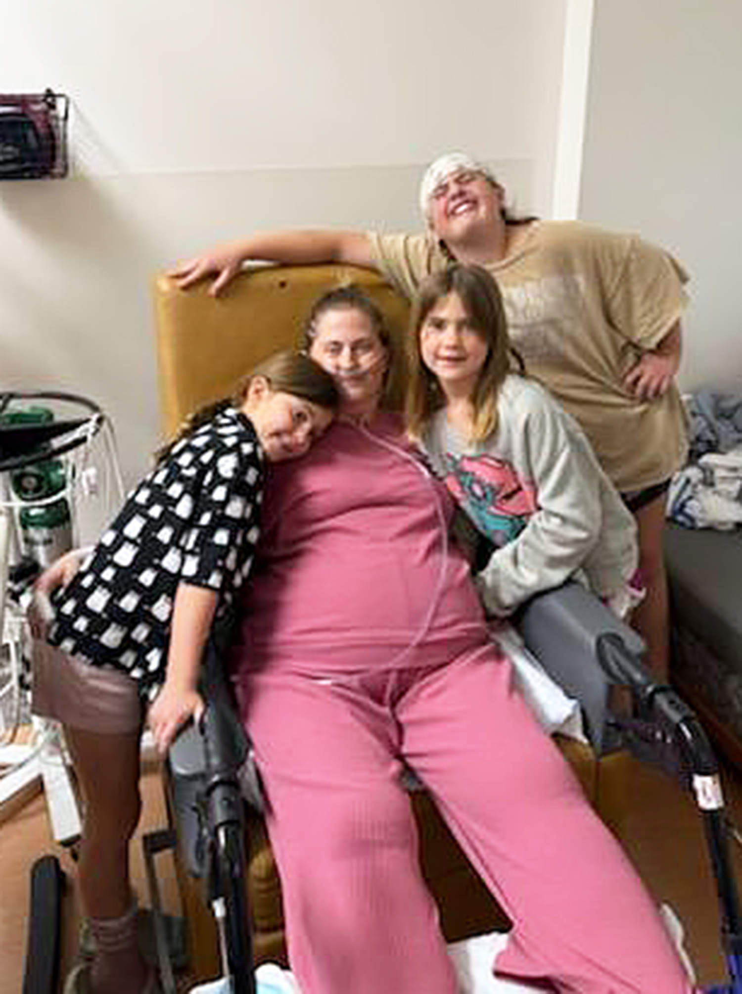 Mom of 10 shares symptoms of 'strange' rare cancer, dies weeks after ...