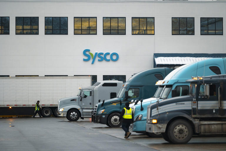 Sysco Cuts Outlook as Wary Americans Tighten Dining Budgets