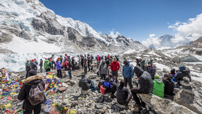 British mountain guide scales Everest for the 19th time, breaking his ...