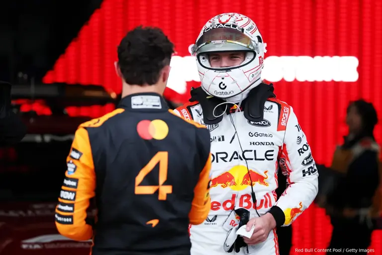 Norris blikt terug op titelstrijd met Verstappen: 'Max verdiende het om te winnen, ik niet'