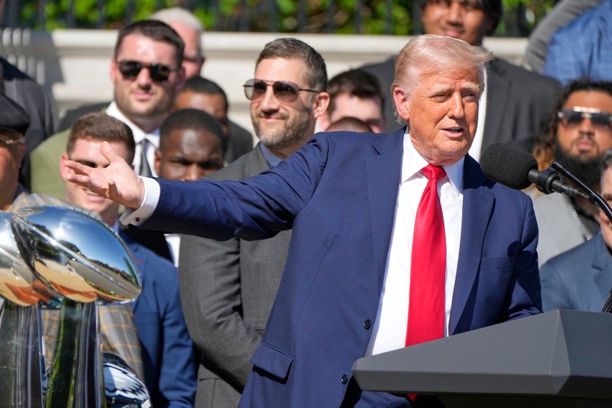 Trump celebra sus primeros 100 días en el cargo con un mitin en Michigan