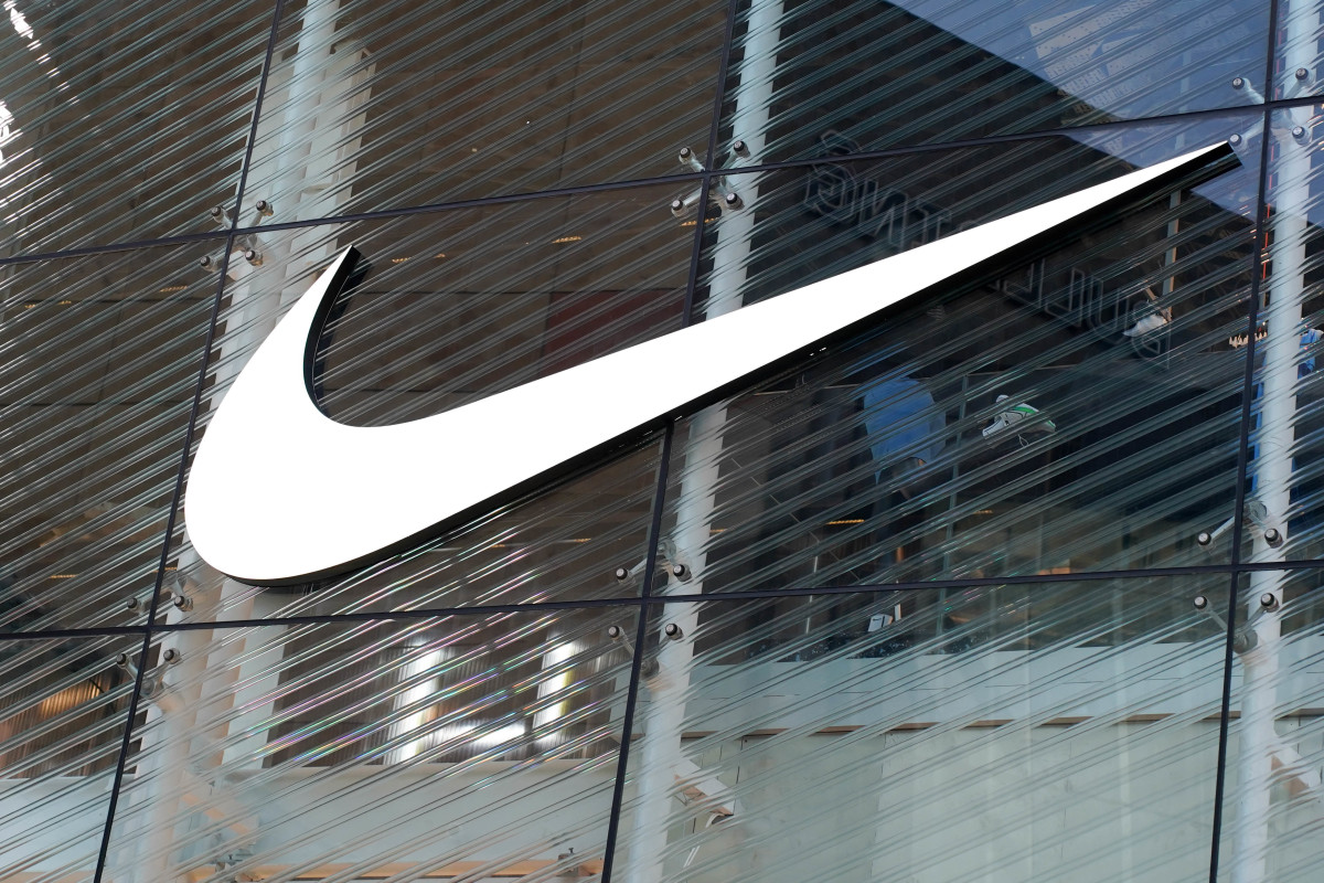 Nike Issues Apology For London Marathon Controversy
