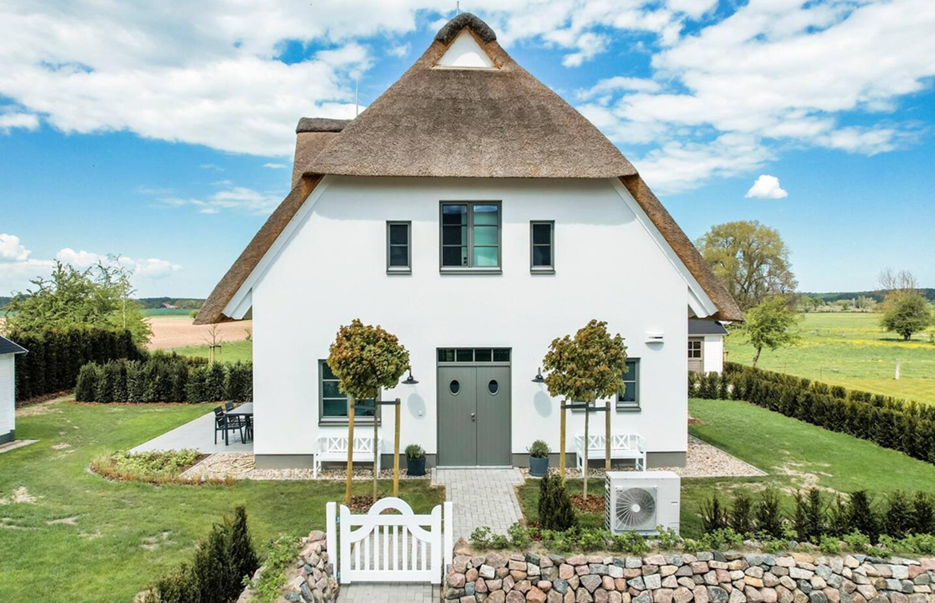 Inside 12 Stunning Thatched Houses Around The World