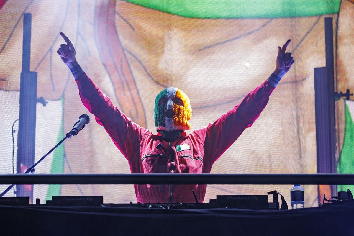 Badenoch calls for Kneecap to be banned ‘full stop’ amid ‘kill your MP’ row