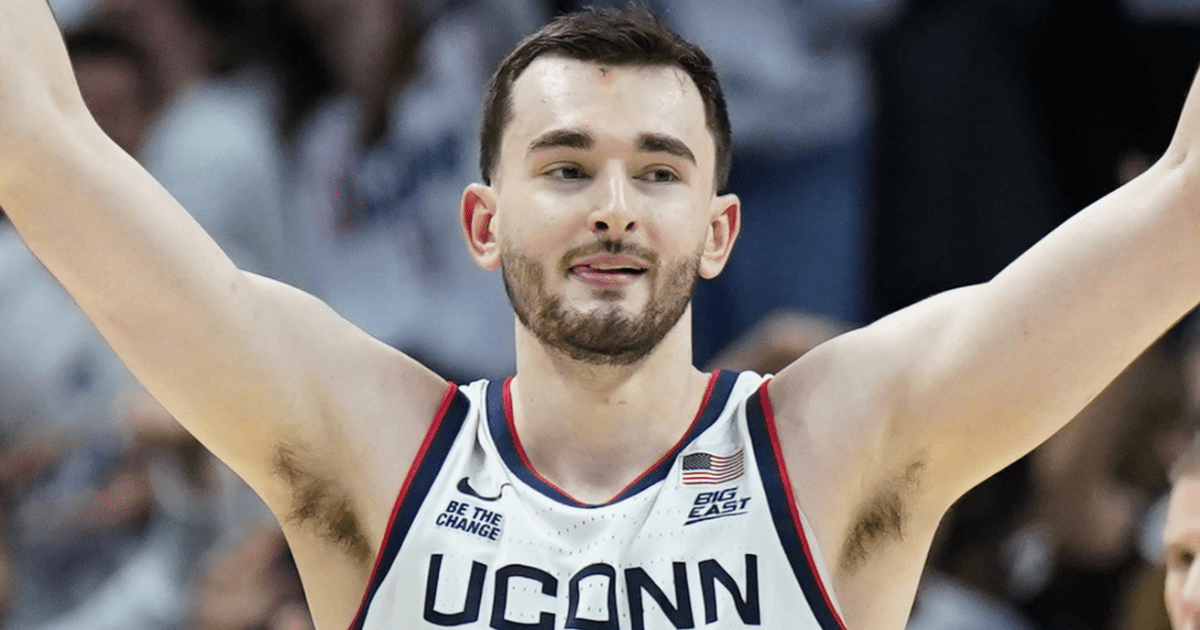 Alex Karaban announces return for final season at UConn