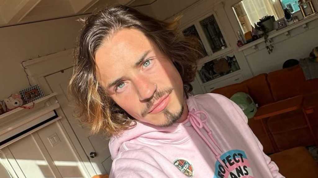 Non-binary runner makes history with London Marathon win