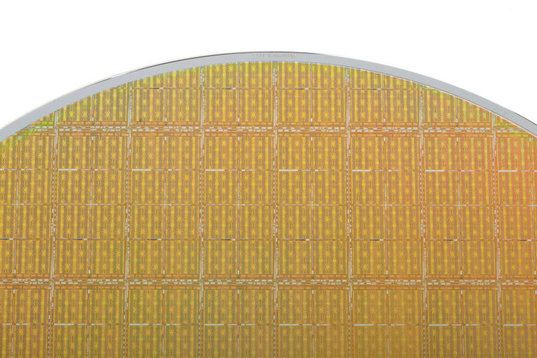 New chip tests cooling solutions for stacked microelectronics