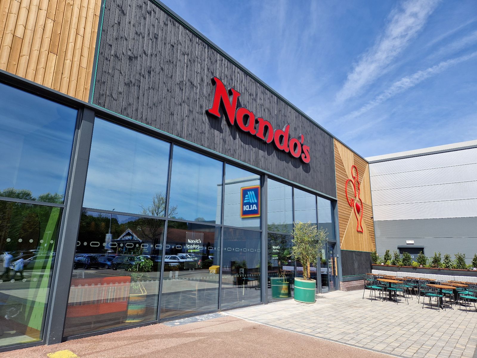 New Nando’s opens at busy Meteor Retail Park Derby with al fresco area ...