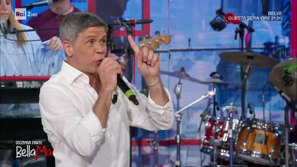 Marco Morandi e In Fieri con il medley di Rino Gaetano - BellaMa' 29/04 ...