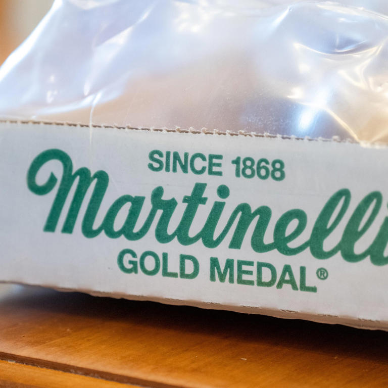 Martinelli's recalls 170,000 juice bottles over toxic fungi risk