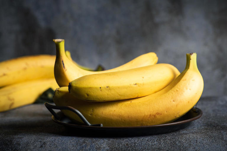 When is a banana best to eat? The health benefits of each color ...