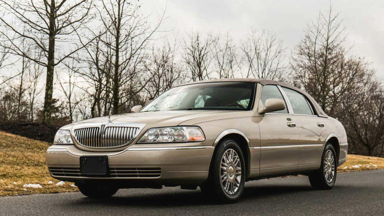Lincoln Town Car Generations: Key Updates Across All Model Years