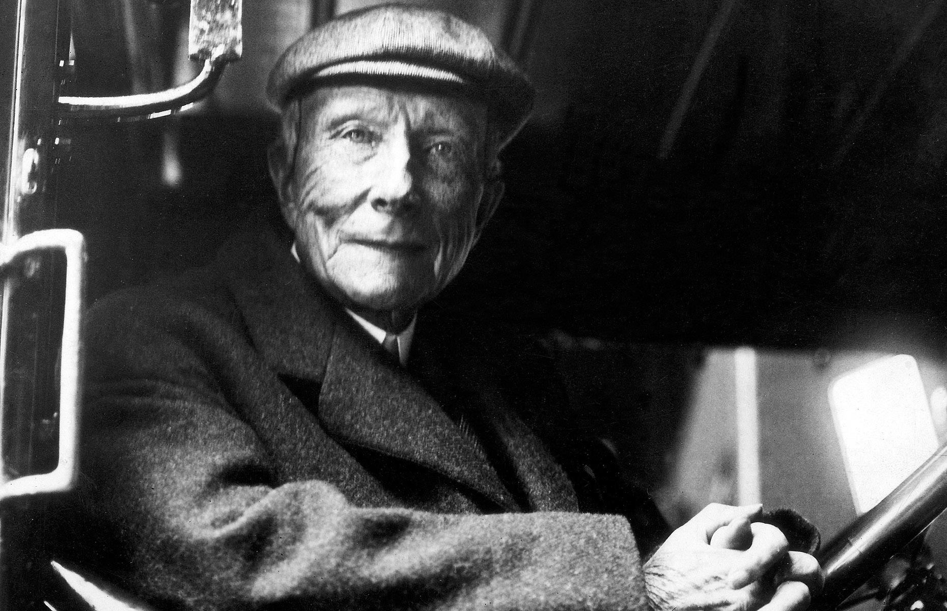 How a bookkeeper became the world's first billionaire