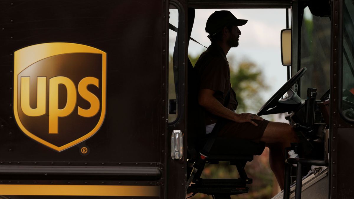 UPS anuncia corte de 20 mil empregos após reduzir entregas da Amazon