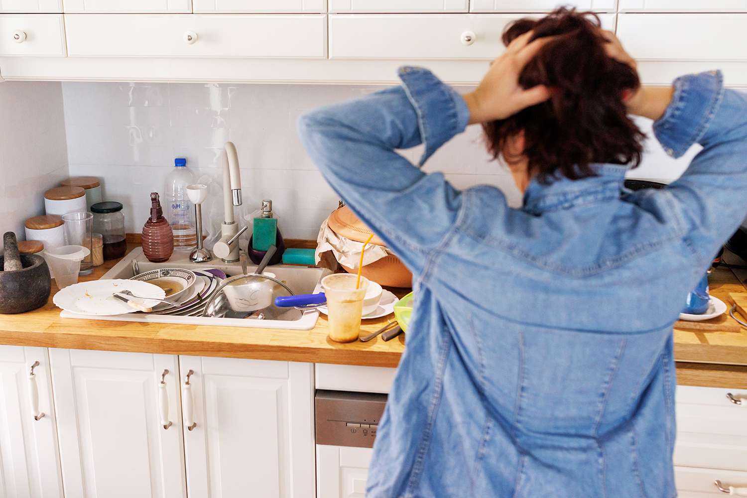 Exhausted Woman Snaps After Roommate Trashes Kitchen During Meal Prep ...