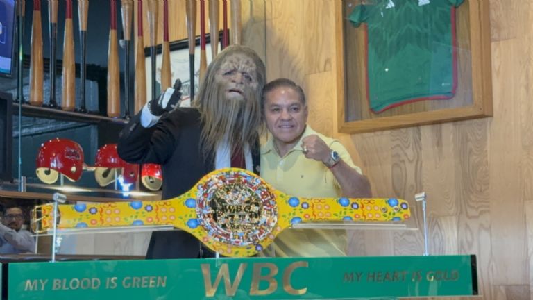 El CMB presenta cinturón tlaxcalteca para la pelea entre Canelo y Scull