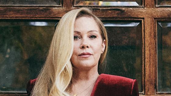 Tearful Christina Applegate Mourns Death of Dad Robert Applegate