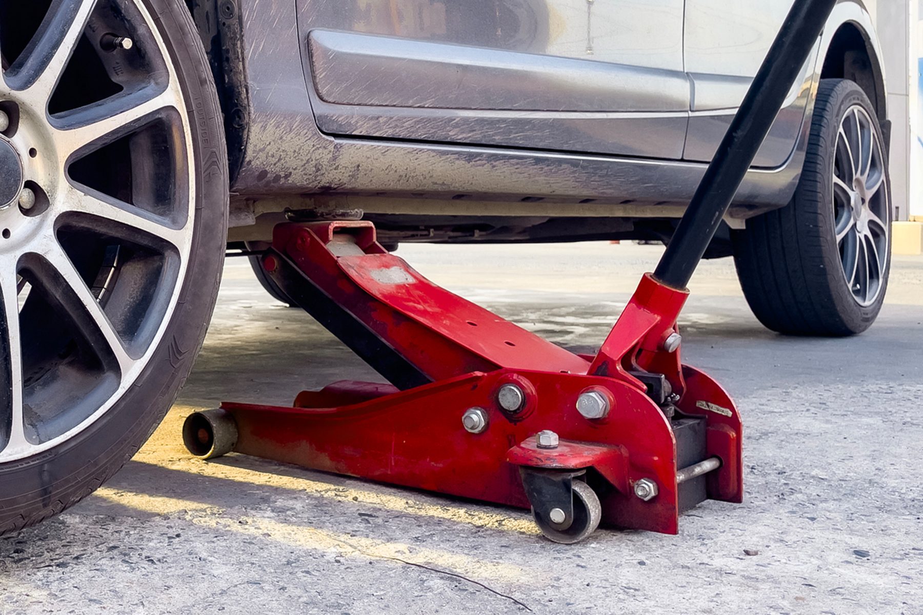 Which Car Jack Do You Need? A Breakdown of The Most Common Types
