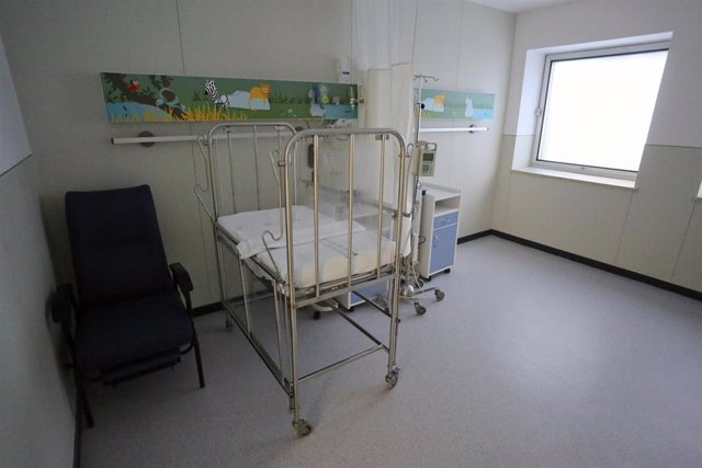 Apagón.- Un recepcionista de un hotel hace RCP a bebé tras asistir en ...