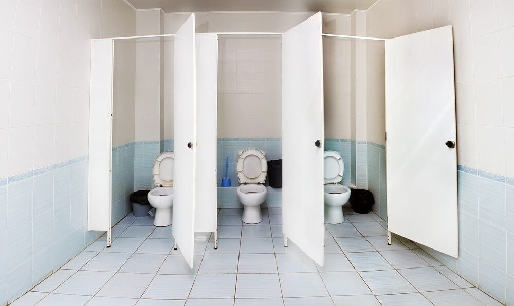 8 places you should never, ever touch in public bathrooms