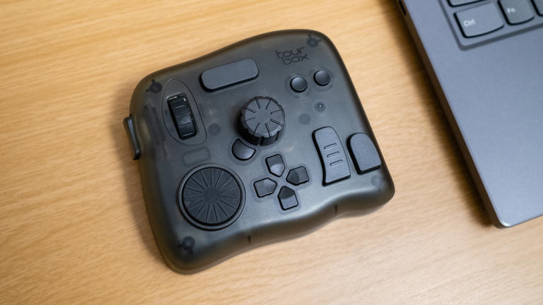 Logitech MX Creative Console review: a new kind of Loupedeck control ...