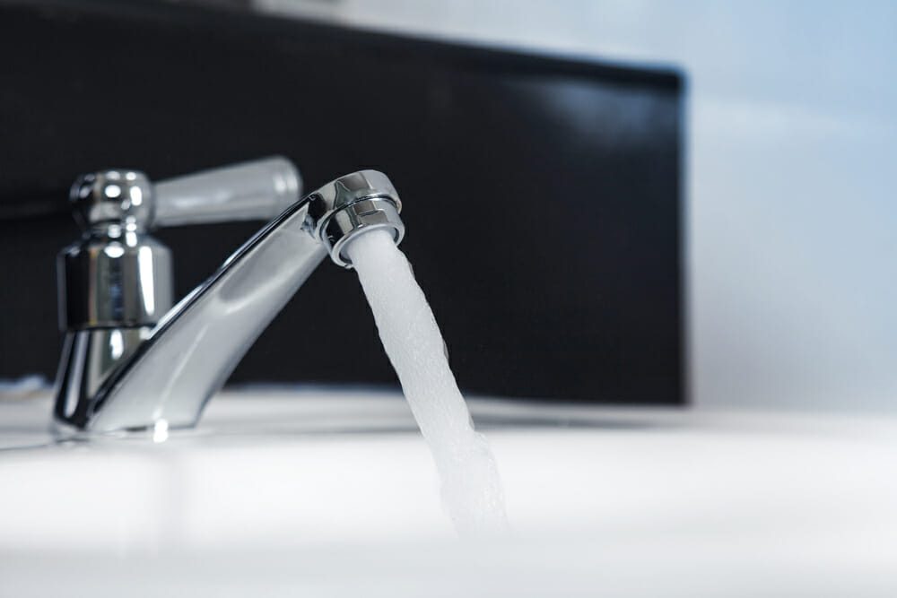 8 places you should never, ever touch in public bathrooms