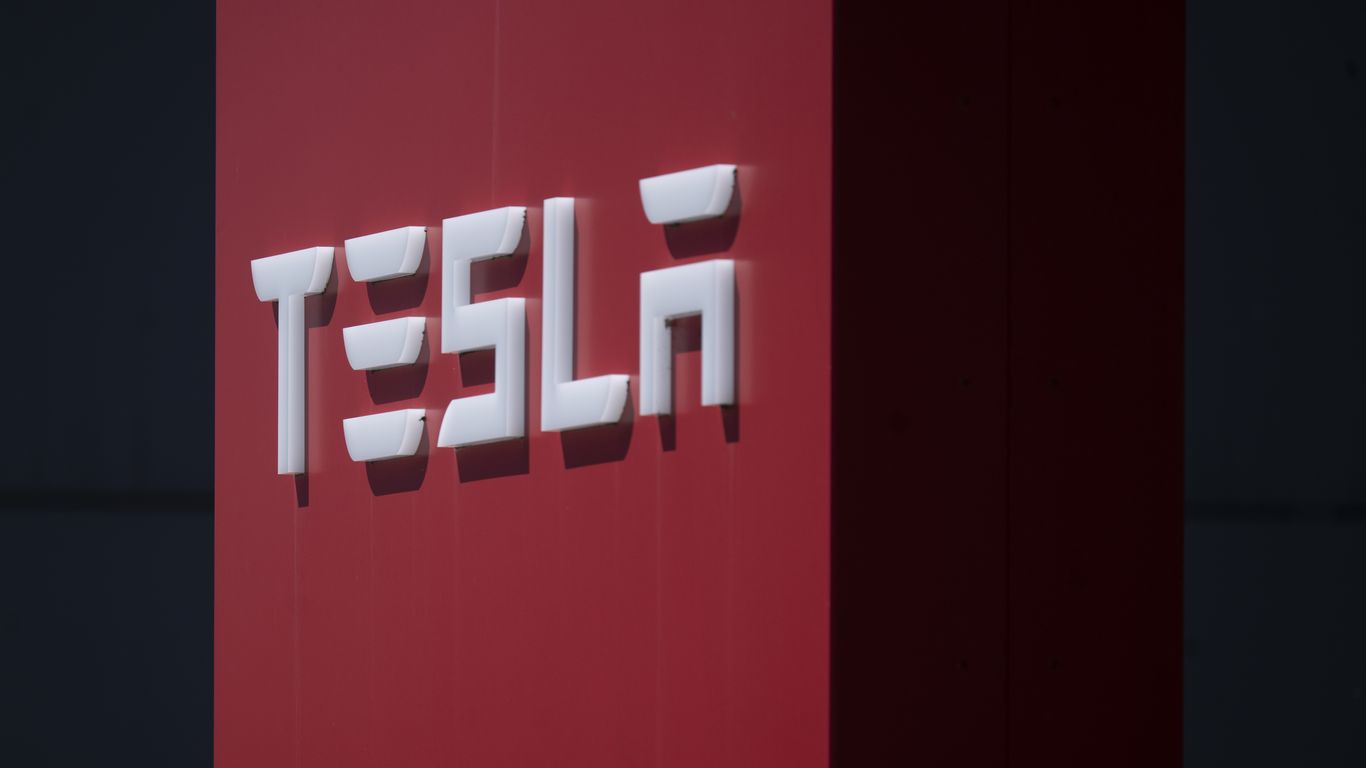 Man charged in Arizona Tesla dealership fire