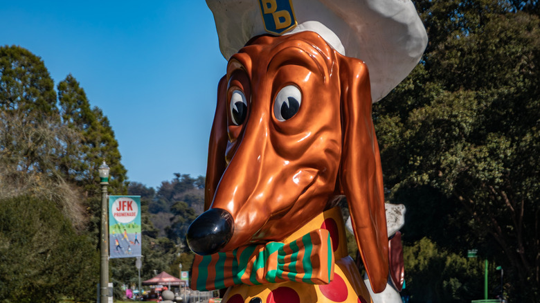 This Defunct Vintage Fast Food Chain Had One Of The Most Horrifying ...