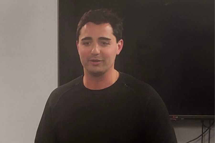 Family of missing Nassau politician urges public to join beach search