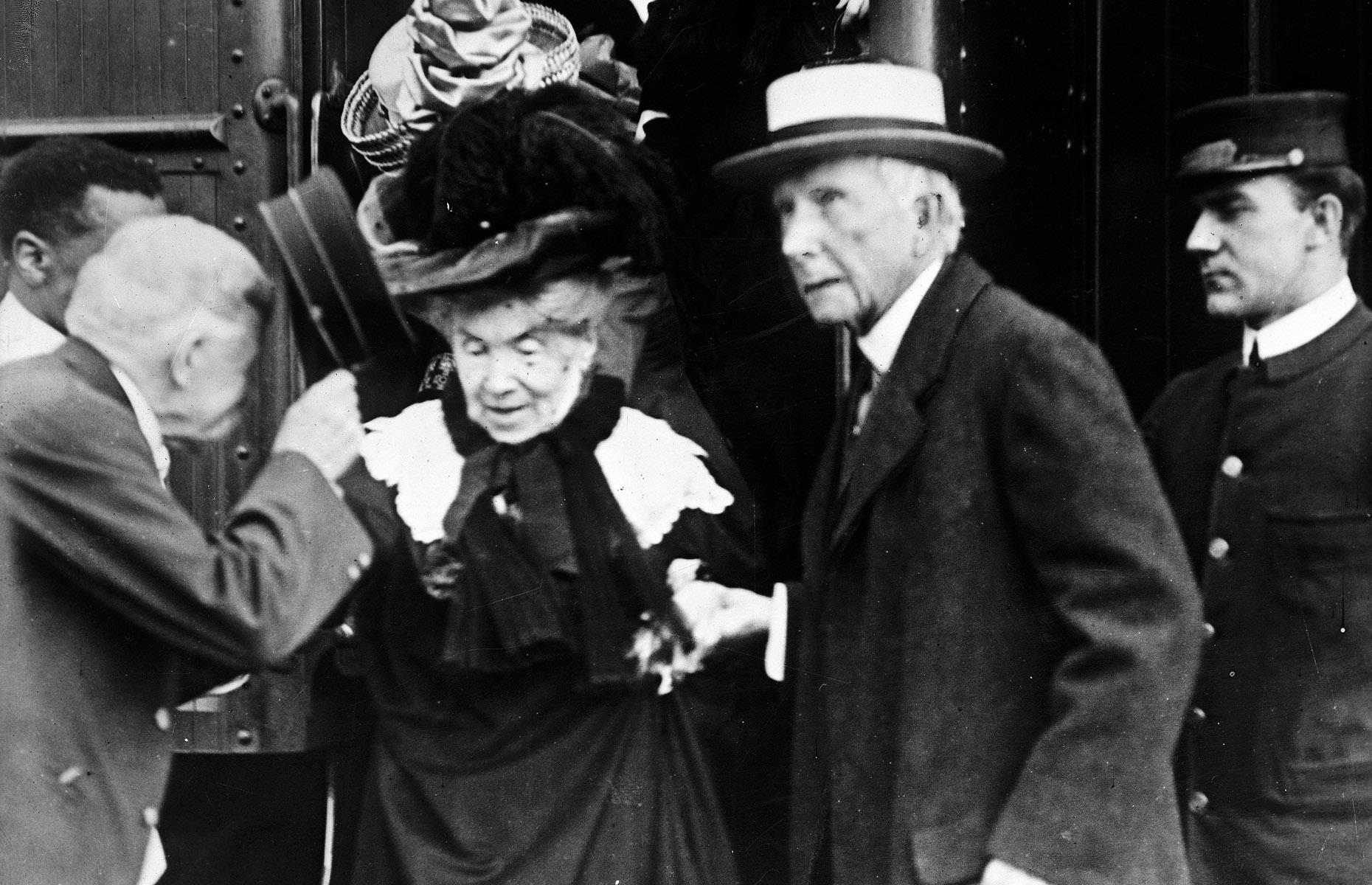 How a bookkeeper became the world's first billionaire