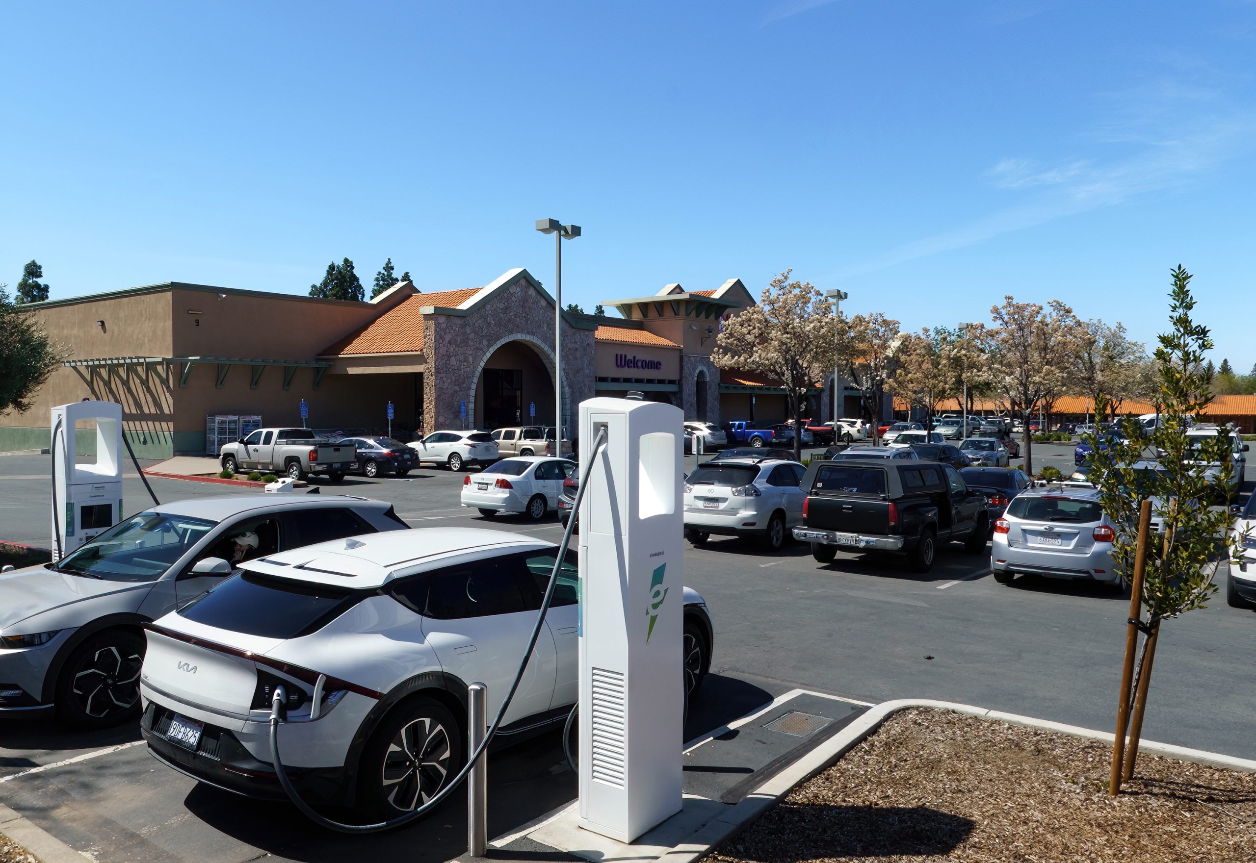 San Francisco unveils curbside chargers to meet growing demand of ...