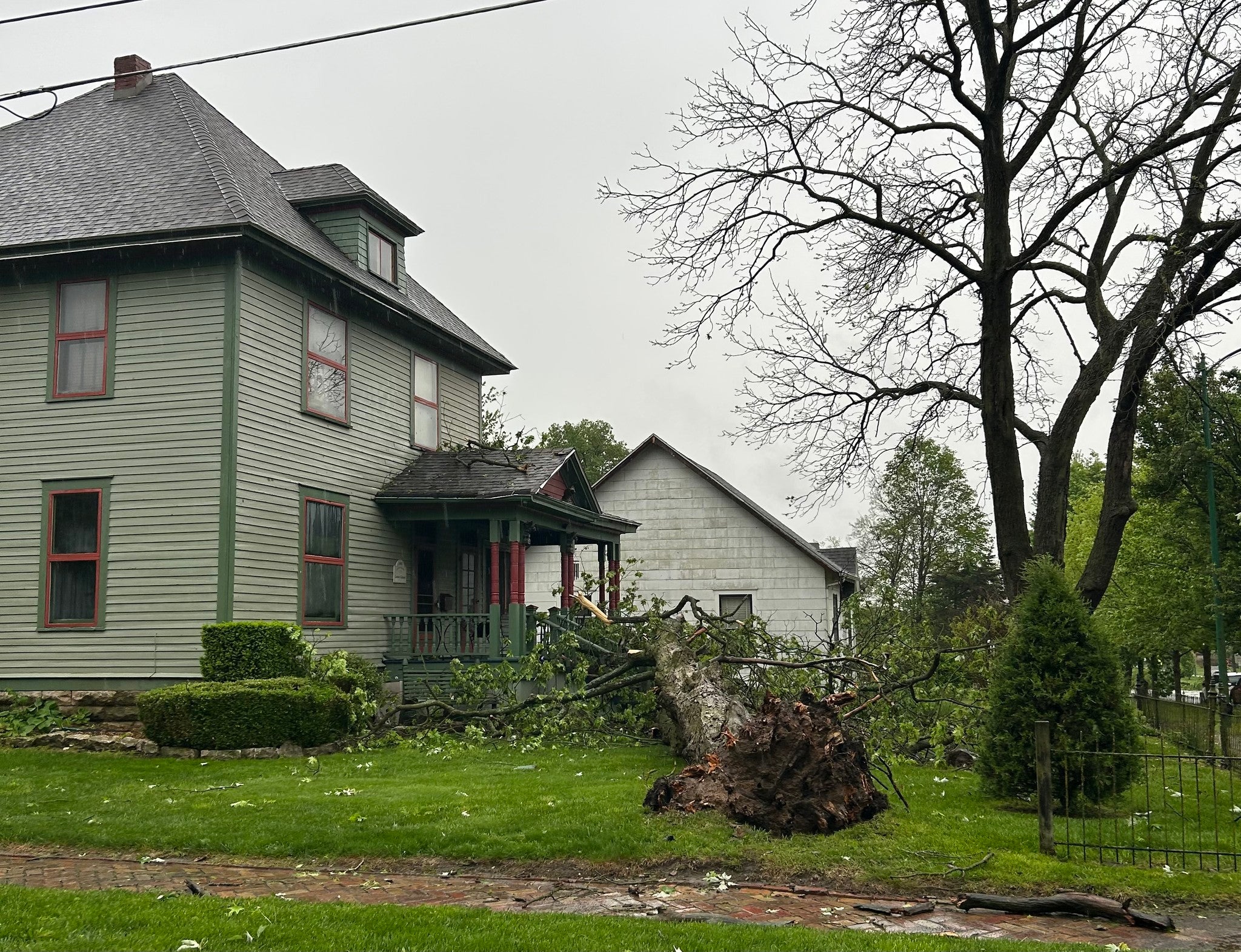 Thunderstorms packing 91-mph winds damage homes in Springfield, Missouri