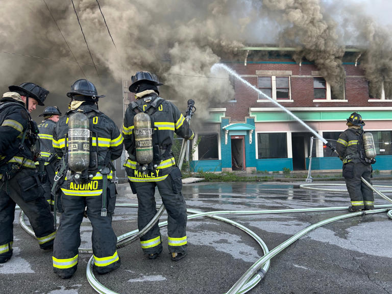 KCFD responds to major structure fire in downtown Kansas City