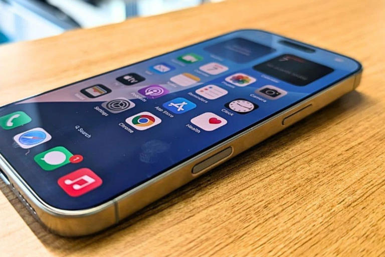 iPhone 11 and more users blocked from updating to iOS 18.7.3 version ...