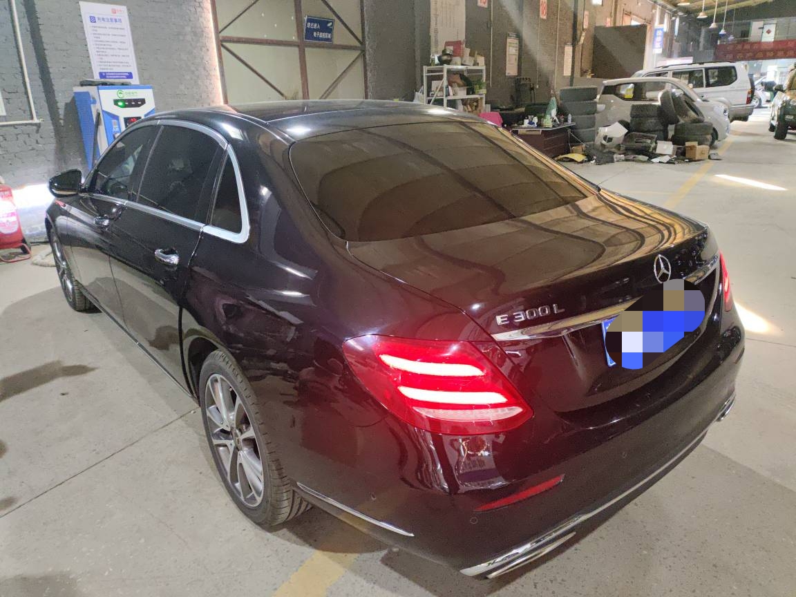 奔驰 奔驰E级 2019款E300L豪华型实拍图