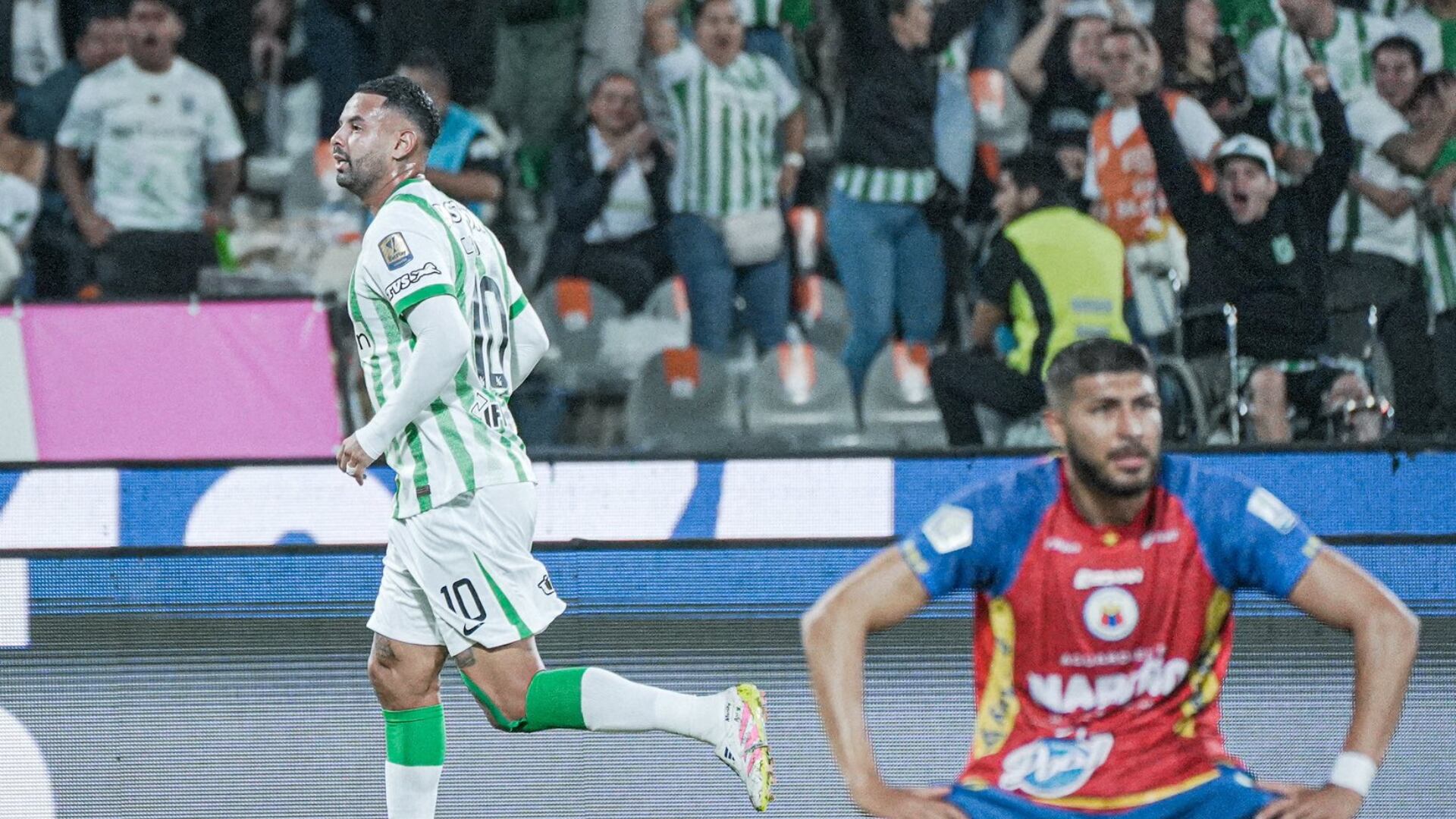 Edwin Cardona se lució con espectacular golazo desde la mitad de la cancha