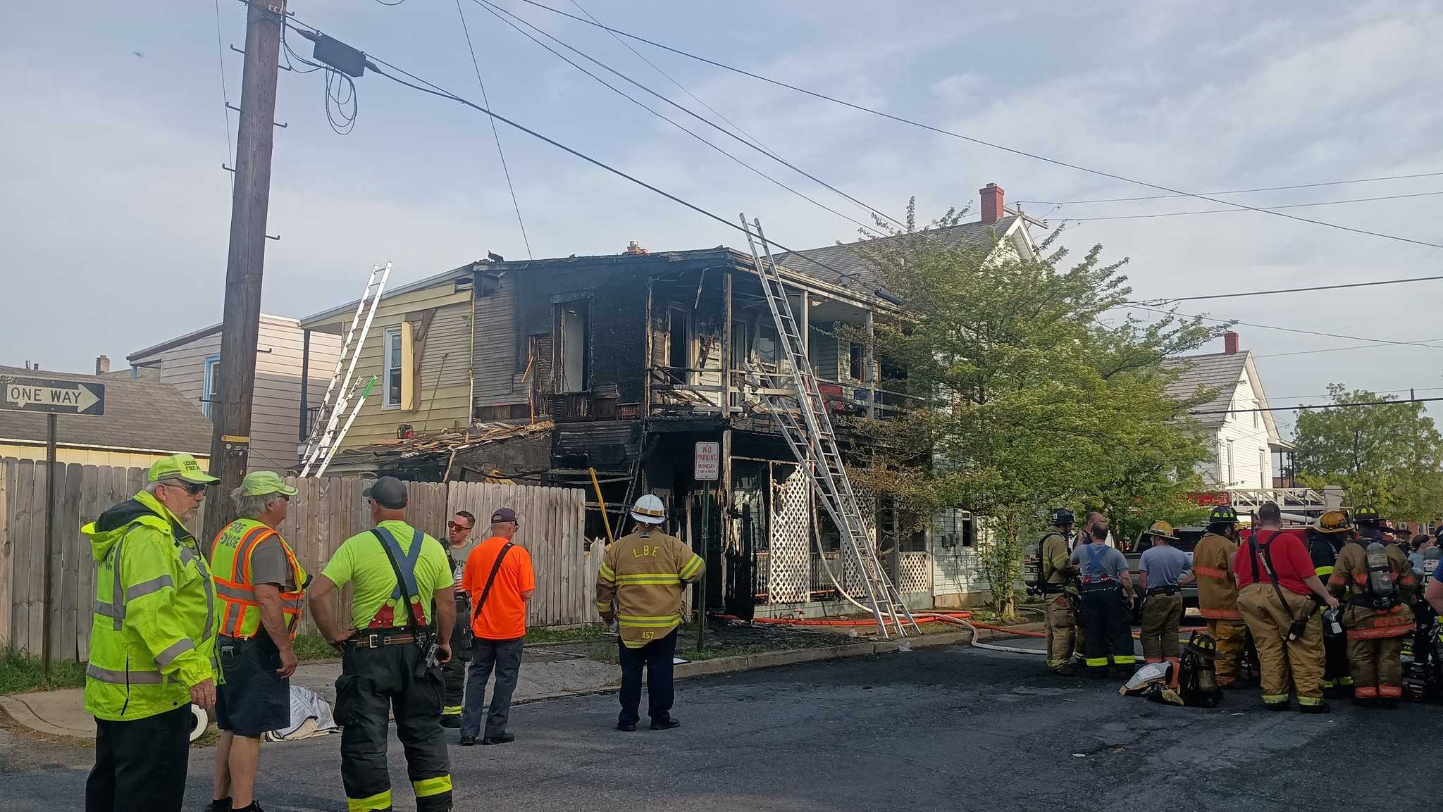 2-alarm house fire displaces 5 people