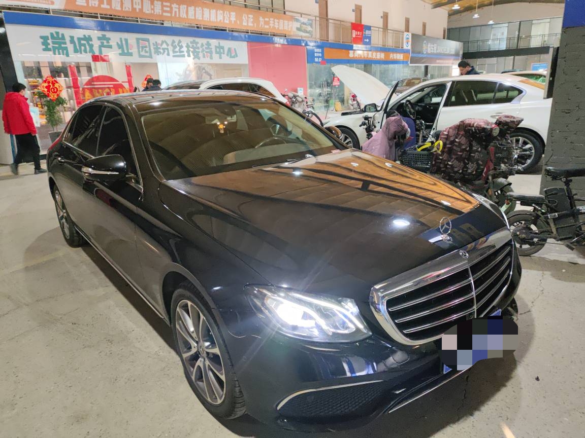 奔驰 奔驰E级 2019款E300L豪华型实拍图