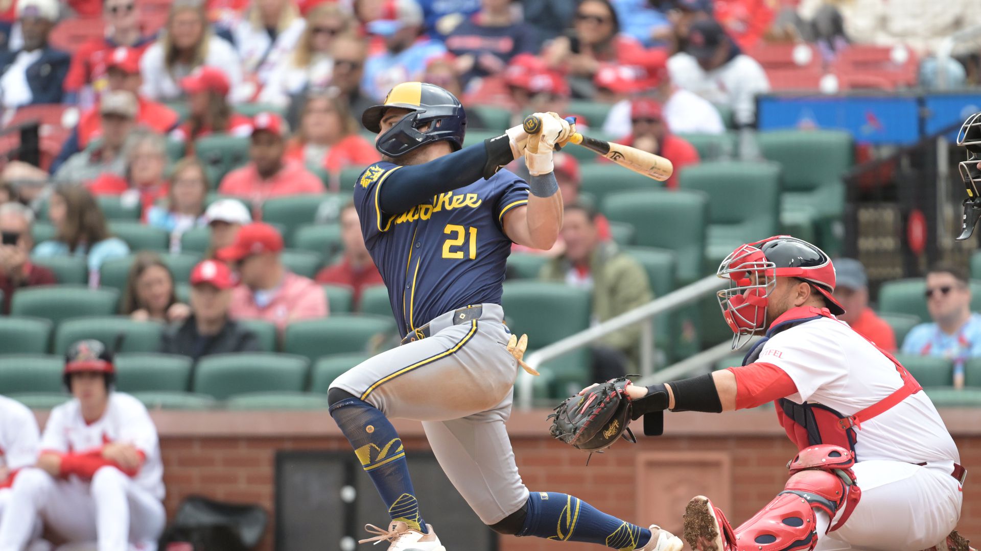 Brewers overcome early speed bumps to win 7-2 against White Sox