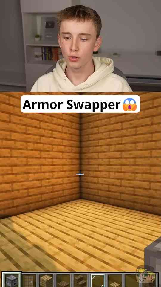 How to Build a Minecraft Armor Swapper 😱 | Quick & Easy Redstone Tutorial