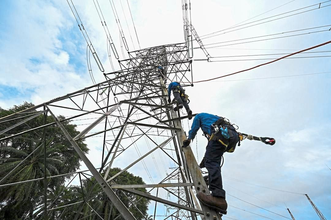 Maintenance team keeps power lines humming in Skudai