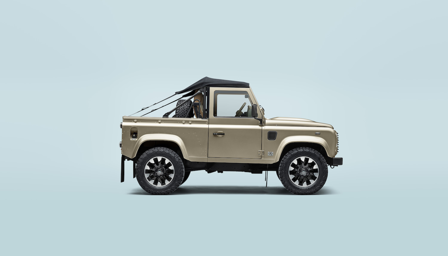 Return of an icon: Land Rover Classic launches Classic Defender V8 Soft ...
