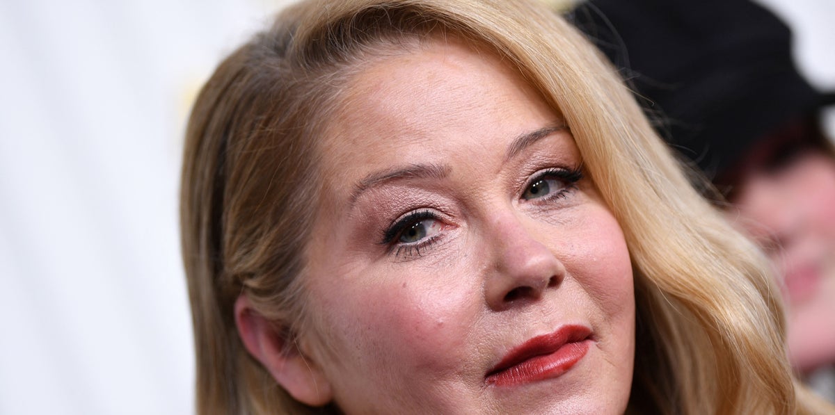 Christina Applegate Breaks Down In Tears As She Announces Her Father's ...